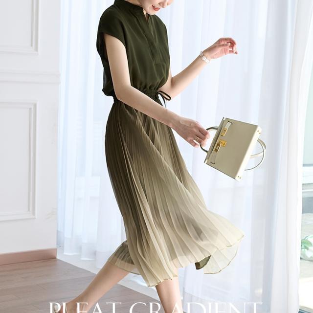 グラデーション プリーツ ロング ワンピース フレアワンピース 膝下 ミモレ ミモレ丈 ロング丈 袖あり フレンチスリーブ Vネック スキッパー フレア Aライン ウエストリボン ウエストゴム 透け感 かわいい 大人可愛い きれいめ シンプル カジュアル 大人 上品 おしゃれ