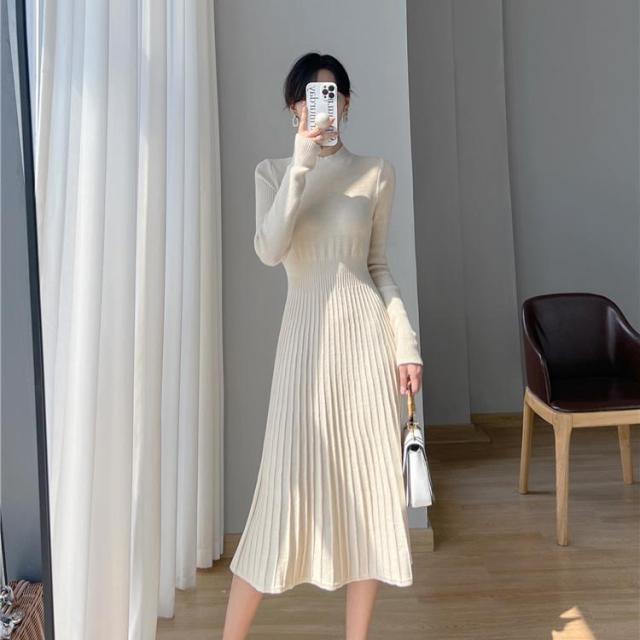 ワンピース ロング丈 長袖 フレア タイト 細身 プリーツ かわいい 大人可愛い きれいめ シンプル カジュアル 大人 上品 おしゃれ お洒落 大人可愛い 大人女子 こなれ感 ガーリー エレガント 主役級 存在感 フォーマル 無地 柄 春 夏 秋 冬 誕生日 クリスマス バレンタイン