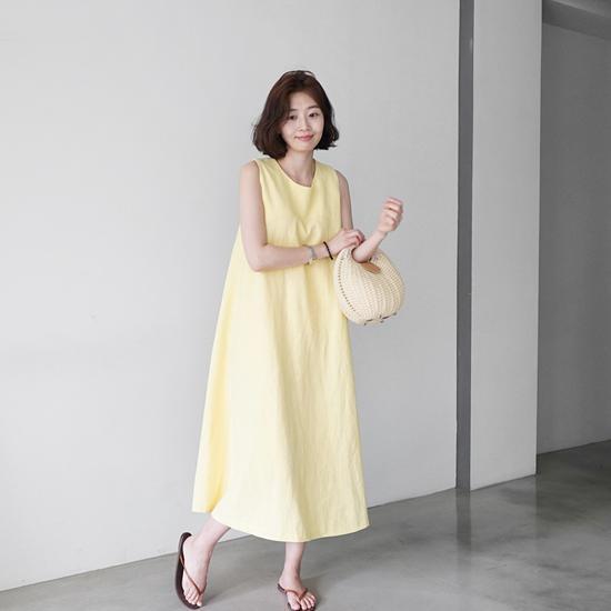 ワンピース フレアワンピース ロング丈 ノースリーブ 襟付き セミフレア ストレート フリル ウエストリボン かわいい 大人可愛い きれいめ シンプル カジュアル 大人 上品 おしゃれ お洒落 大人可愛い 大人女子 こなれ感 ガーリー エレガント 主役級 存在感 フォーマル 無地