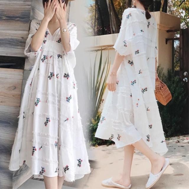 ワンピース 花柄ワンピース 白ワンピ ミドル丈 袖あり 半袖 Vネック フリル かわいい 大人可愛い きれいめ シンプル カジュアル 大人 上品 おしゃれ お洒落 レトロ こなれ感 ラブリー キュート ガーリー とろみ感 フェミニン 花柄 小花柄 フラワー 春 夏 10代 20代 30代 40代