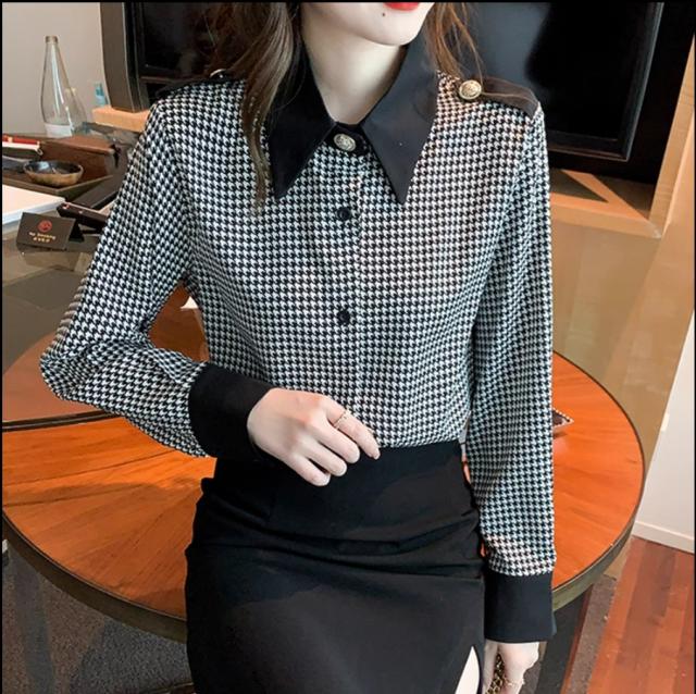 レトロ 千鳥格子 トップス シャツ ブラウス 袖あり 長袖 襟付き 前開き ボタン留め 肩ボタン 大人可愛い きれいめ 大人 上品 おしゃれ お洒落 かっこいい エレガント 存在感 とろみ感 柄 格子柄 春 秋 オケージョン 20代 30代 40代 レディース ママ OL 通勤 デート イベント