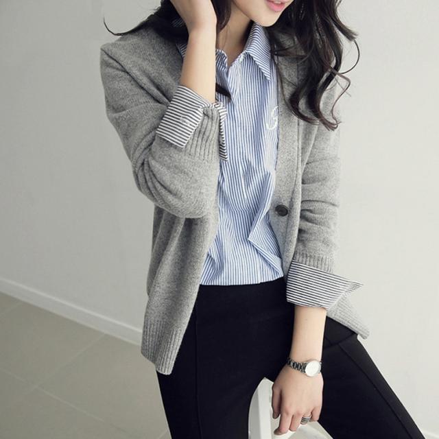 きれいめ シンプル Vネック カーディガン トップス 袖あり 長袖 襟なし 前開き 編み込み ニット かわいい 大人可愛い カジュアル 大人 上品 おしゃれ 大人女子 こなれ感 マニッシュ ラブリー クール モード系 エレガント モダン フォーマル 抜け感 無地 春 秋 冬 10代 20代