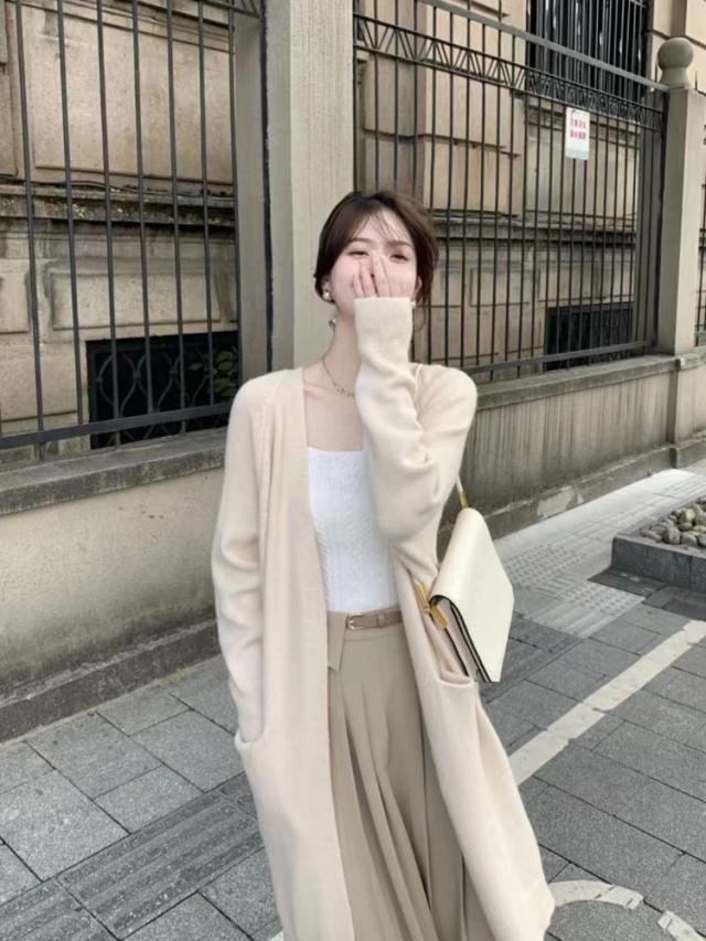 トップス アウター デート セーター カーディガン 上着 ロング ロング丈 ミディアム丈 袖あり 長袖 ボリューム袖 フレアスリーブ フレンチスリーブ 萌袖 襟なし フレア セミフレア 細身 ストレート ワイド Iライン スマート 前開き 伸縮性 かわいい 大人可愛い きれいめ