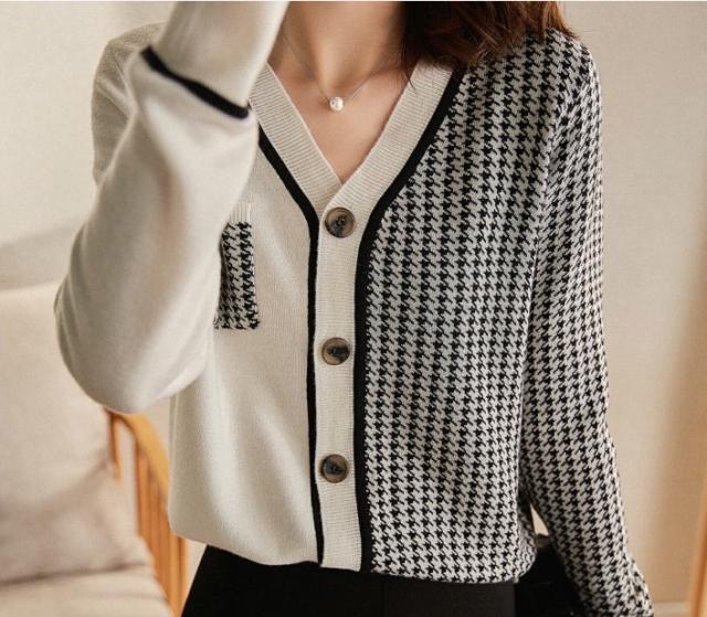 トップス デート カーディガン 上着 ミディアム丈 袖あり 長袖 ボリューム袖 フレアスリーブ フレンチスリーブ 萌袖 Vネック 襟なし フレア セミフレア 細身 ストレート ワイド Iライン 切り替えデザイン スマート ポケット 前開き 伸縮性 かわいい 大人可愛い きれいめ