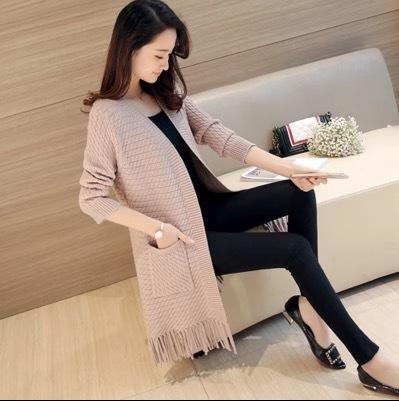 トップス デート カーディガン 上着 白トップス 膝下 ロング ロング丈 ミディアム丈 袖あり 長袖 ボリューム袖 フレアスリーブ フレンチスリーブ 萌袖 襟なし フレア セミフレア 細身 ストレート ワイド Iライン ドッキング スマート 前開き ケーブルニット 編み込み 伸縮性