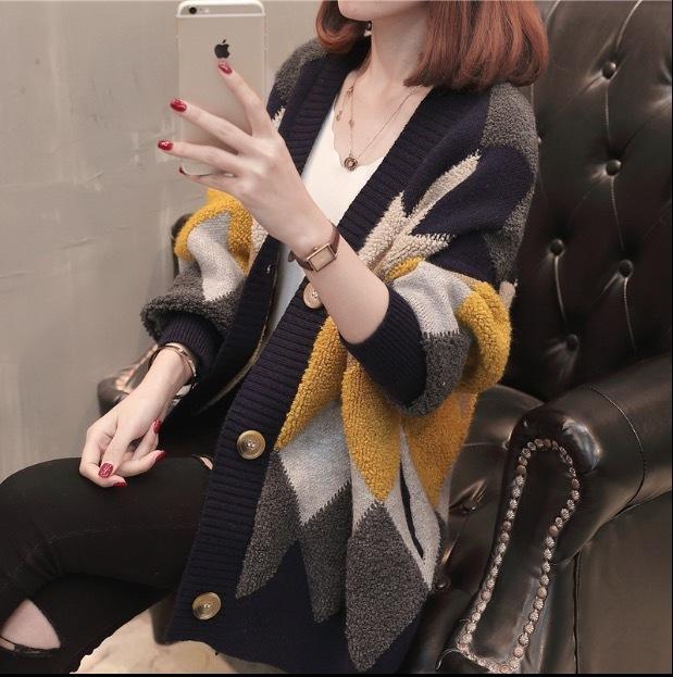 トップス デート カーディガン 上着 ミディアム丈 袖あり 長袖 ボリューム袖 フレアスリーブ フレンチスリーブ 萌袖 Vネック 襟なし フレア セミフレア 細身 ストレート ワイド Iライン 切り替えデザイン スマート ポケット 前開き 伸縮性 ニット かわいい 大人可愛い