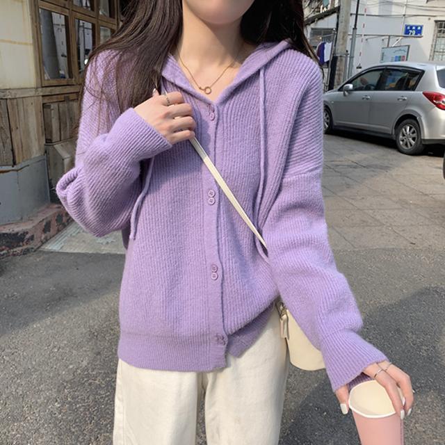 トップス アウター セーター パーカー 袖あり 長袖 萌袖 フーディー もこもこ モコモコ フード付き 前開き ボタン ニット かわいい 可愛い シンプル カジュアル おしゃれ お洒落 大人可愛い 大人女子 こなれ感 無地 秋 冬 10代 20代 30代 40代 ママ OL 学生 お出かけ 休日