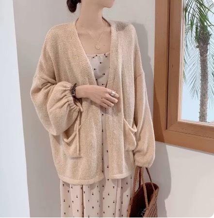 トップス デート カーディガン 上着 白トップス ロング ロング丈 ミディアム丈 袖あり 長袖 ボリューム袖 フレアスリーブ フレンチスリーブ 萌袖 Vネック 襟なし フレア セミフレア 細身 ストレート ワイド Iライン スマート リボン ポケット 前開き 伸縮性 かわいい