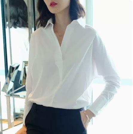 トップス シャツ ブラウス 白シャツ 白トップス ミディアム丈 袖あり 長袖 フレアスリーブ ホルンスリーブ 襟付き フレア セミフレア 細身 ストレート ワイド Aライン Iライン 切り替えデザイン ドッキング スマート 前開き 伸縮性 かわいい 大人可愛い きれいめ シンプル
