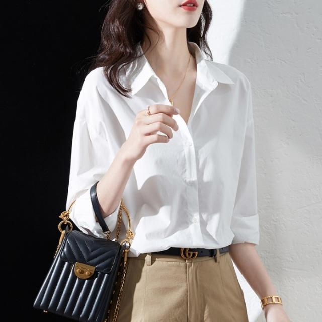 トップス シャツ ブラウス 白シャツ ミディアム丈 袖あり 長袖 襟付き 前開き 綿 かわいい 大人可愛い きれいめ シンプル カジュアル 大人 上品 おしゃれ お洒落 かっこいい 大人女子 ラフ 無地 春 秋 20代 30代 レディース 女性用 ビジネス OL 通勤 デート お出かけ