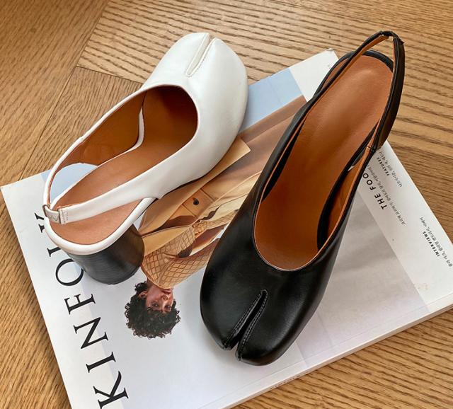 シューズ レディースシューズ 太ヒール チャンキーヒール アンクルストラップ 美脚 脚長 かわいい 大人可愛い きれいめ シンプル カジュアル 大人 上品 おしゃれ お洒落 かっこいい レトロ フォーマル エレガント きちんと感 ラブリー 大人っぽい 女っぽ 個性的 クール