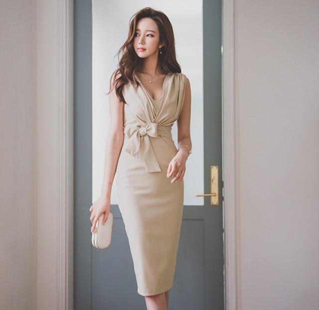 ワンピース タイトスカート 膝丈 ひざ丈 膝上 袖なし Vネック 細身 かわいい 大人可愛い きれいめ シンプル 大人 上品 おしゃれ お洒落 大人可愛い 大人女子 こなれ感 セクシー エレガント 無地 夏 20代 30代 レディース 女性用 デート お出かけ 女子会 休日 パーティー