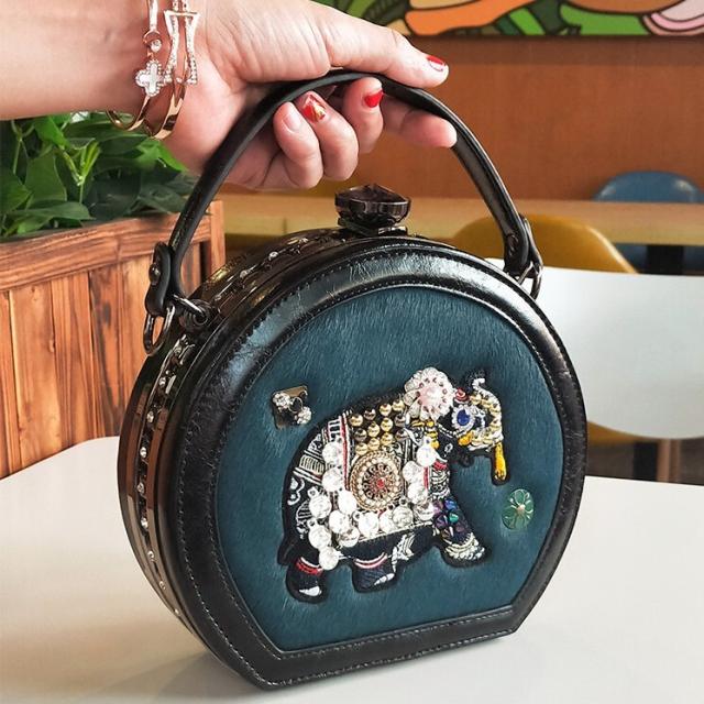 鞄 ハンドバッグ ショルダーバッグ 肩掛けバッグ 3WAY ラウンドバッグ レディースバッグ きらきら クロスボディ 刺繍 かわいい きれいめ カジュアル 大人 上品 おしゃれ お洒落 かっこいい レトロ こなれ感 ラフ ラブリー キュート ガーリー 個性的 モード系 エレガント