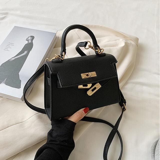 ベルト ミニ ２way バッグ レディースバッグ ショルダーバッグ ハンドバッグ 斜めがけ 斜め掛け 肩がけ 肩掛け 手持ち マチ広 スクエア型 四角 チリトリ型 かわいい 大人可愛い きれいめ シンプル カジュアル 大人 上品 おしゃれ 大人女子 こなれ感 ラブリー キュート