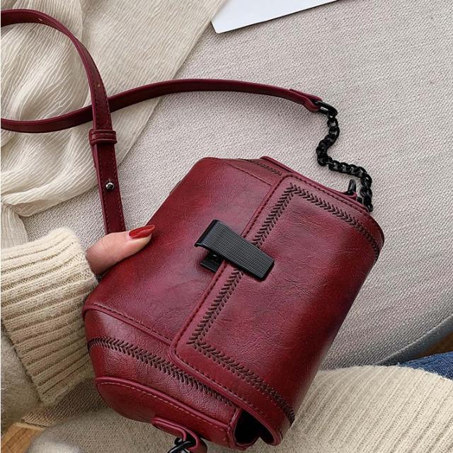 チェーン付き ミニ ショルダーバッグ バッグ バック レディースバッグ レディースバック 斜めがけバッグ 斜め掛けバッグ ファスナー付き かわいい 大人可愛い きれいめ シンプル カジュアル 大人 上品 おしゃれ 大人女子 こなれ感 ラブリー キュート ガーリー モード系