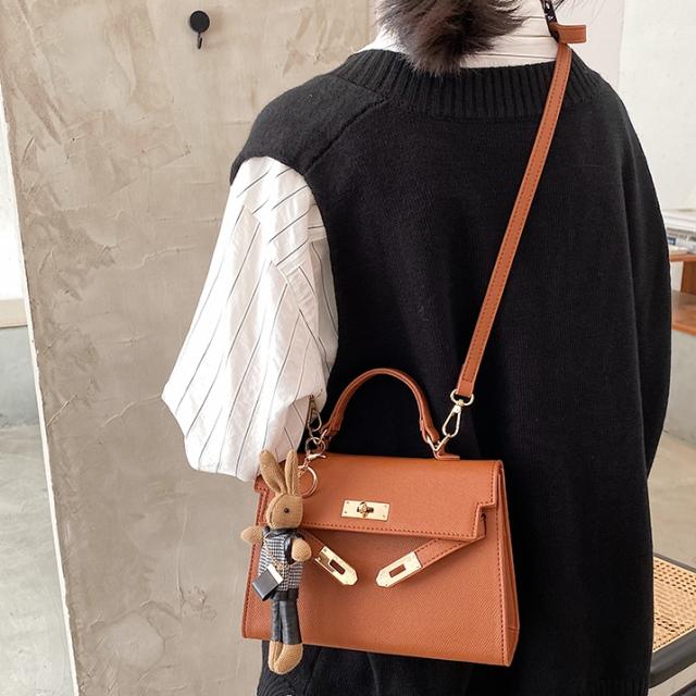 ミニ ショルダーバッグ レディースバッグ レディースバック 斜めがけバッグ 斜め掛けバッグ 肩がけバック 肩掛けバック 2way 斜めがけ 斜め掛け 肩がけ 肩掛け 手持ち スクエア型 四角 かわいい 大人可愛い きれいめ シンプル カジュアル 大人 上品 おしゃれ クール モード系