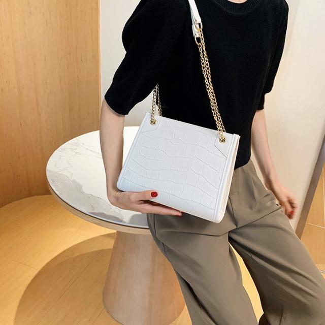 バッグ カバン レディースバッグ ショルダーバッグ ハンドバッグ 斜めがけバッグ ミニバッグ 2way 斜めがけ 手持ち スクエア型 四角 クロコダイル 型押し かわいい 大人可愛い シンプル 大人 上品 おしゃれ アジアン エスニック エキゾチック 大人女子 柄 10代 20代 30代