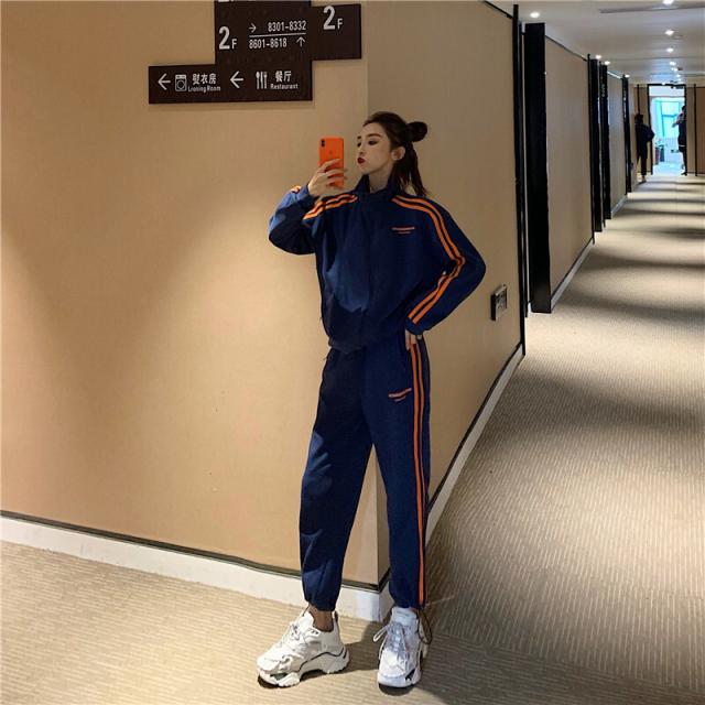 ダブルライン シンプル ジャージ セットアップ トラックジャケット トラックパンツ 上下2点セット パンツ アウター アンクル丈 袖あり 長袖 ハイネック 襟付き ストレート ファスナー ポケット 前開き 上下セット 2点セット ツーピース かわいい 大人可愛い カジュアル