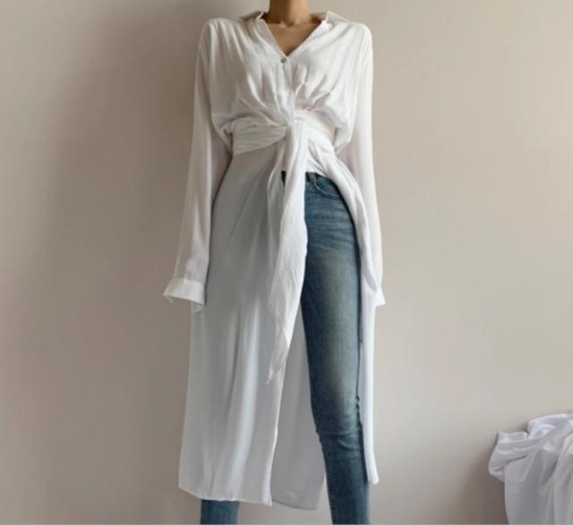 トップス シャツ 上着 白シャツ 白トップス ロング ロング丈 袖あり 長袖 襟付き 前開き きれいめ シンプル カジュアル 大人 上品 おしゃれ お洒落 大人可愛い 大人女子 こなれ感 ラフ 個性的 クール 無地 春 夏 20代 30代 レディース 女性用 通勤 デート お出かけ