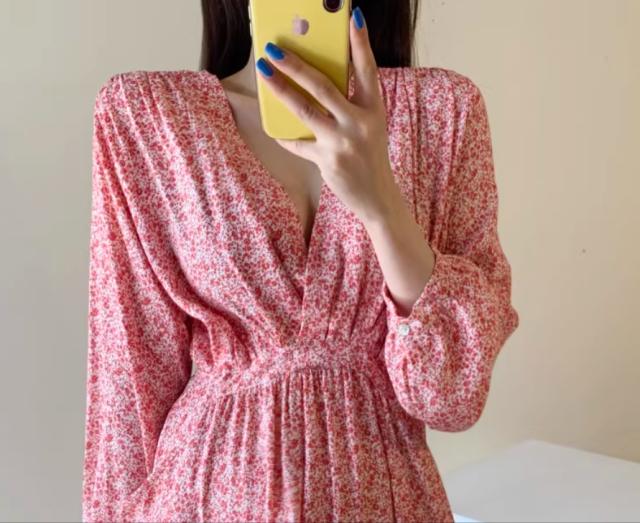 スカート ミモレ ミモレ丈 ロング ロング丈 マキシ マキシ丈 袖あり 長袖 Vネック 襟なし かわいい 大人可愛い きれいめ カジュアル 大人 上品 おしゃれ お洒落 大人可愛い 大人女子 こなれ感 柄 花柄 小花柄 フラワー 春 夏 30代 40代 レディース 女性用 OL デート お出かけ