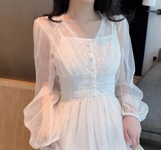 ワンピース シフォンワンピース フレアスカート ロングワンピース 重ね着 くるみボタン シースルー 透け感 Vネック 膝下 ロング丈 袖あり 長袖 襟なし 体型カバー スリムフィット ストレート Aライン スマート ウエストマーク ハイウエスト かわいい 大人可愛い きれいめ