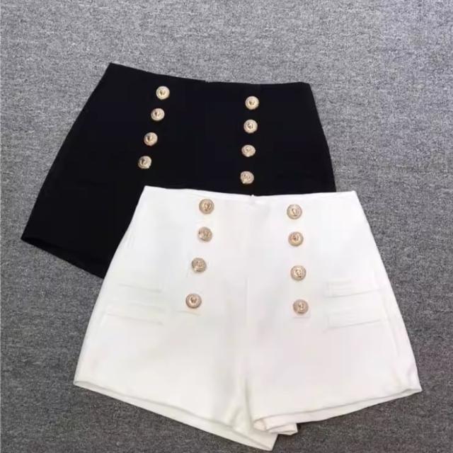 ハイウエスト ミニ ホットパンツ ボトムス パンツ ショートパンツ 飾りボタン ミニ ミニ丈 ショート ショート丈 Aライン 台形 ウエストマーク かわいい 大人可愛い きれいめ シンプル カジュアル 上品 おしゃれ 大人女子 こなれ感 ラフ ラブリー キュート クール モード系