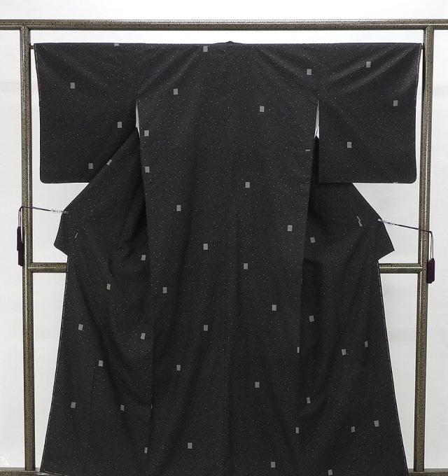 紬 未着用美品 正絹 地球印 9マルキ 格子飛び模様 身丈159cm 裄丈66.5cm 大島紬 未使用 新古品 着物 d4026