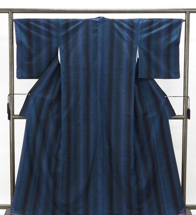 紬 未着用 正絹 縦縞模様 身丈164.5cm 裄丈66cm 未使用 新古品 着物 カジュアル d4032