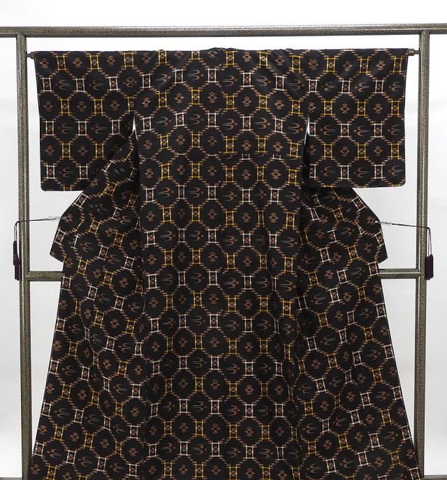 紬 未着用美品 正絹 絹結城紬 井桁燕絣模様 身丈160.5cm 裄丈65cm 紬 未使用 新古品 着物 d4043