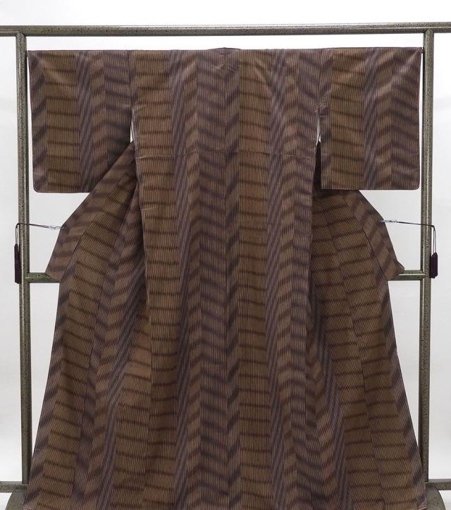 紬 未着用 正絹 紬 縦縞幾何模様 身丈168cm 裄丈67cm 紬 未使用 新古品 着物 d4050