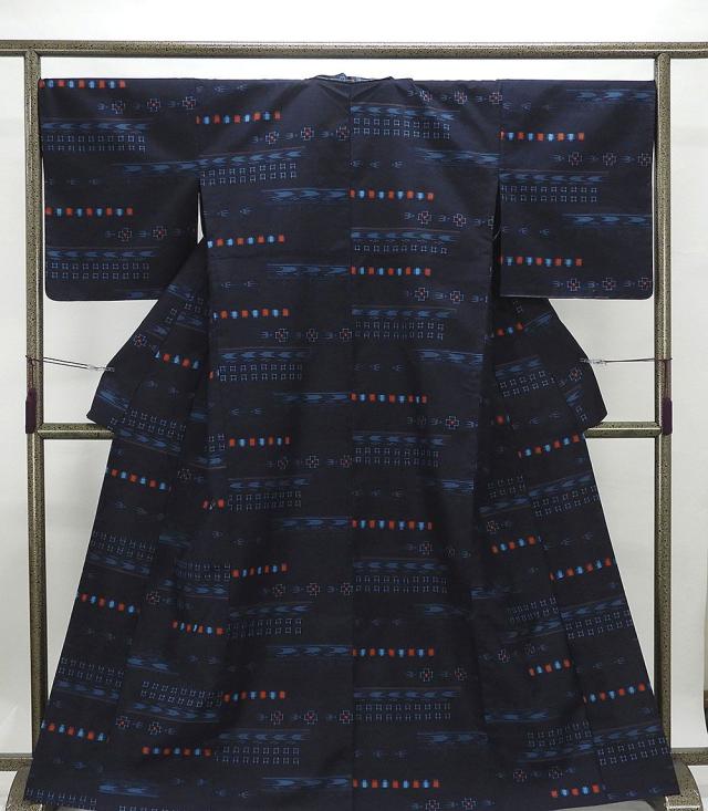 単衣 紬 新品仕立済 正絹 単衣 井桁燕絣模様 身丈164.5cm 裄丈68cm 紬 新品 仕立て上がり 着物 wd1036