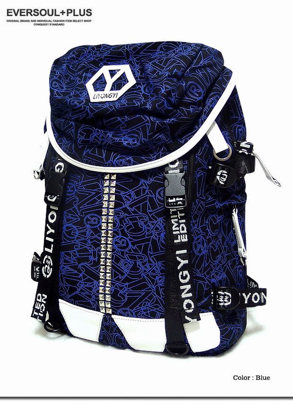 リュックサック デイパック メンズバッグ メンズファッション ピラミッドスタッズ ラインがクール 豊富な収納 実用性抜群 通勤 通学