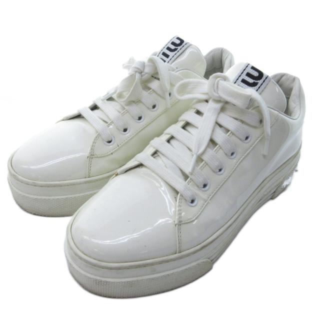 【中古】ミュウミュウ miumiu パテントレザー バックビジュー スニーカー ローカット 厚底 白 ホワイト 38 約24cm