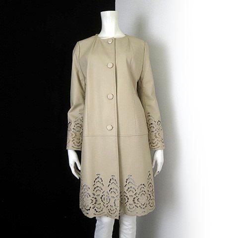 【中古】コート ラムレザー 羊革 ロングコート ノーカラー カットワーク 花柄 スカラップ レース刺繍 M ベージュ 美品