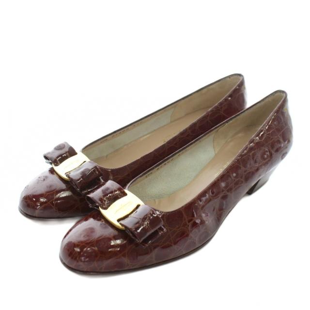 【中古】Salvatore Ferragamo ヴァラリボン パンプス エナメル クロコ型押し ローヒール 7.5 24.5cm 茶色