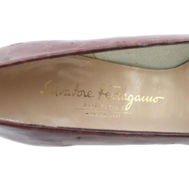 【中古】Salvatore Ferragamo ヴァラリボン パンプス エナメル クロコ型押し ローヒール 7.5 24.5cm 茶色
