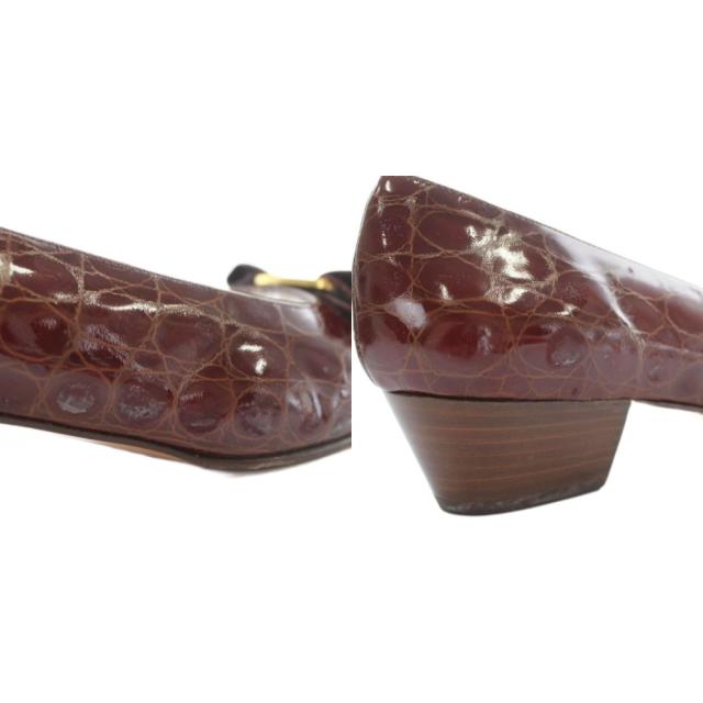 【中古】Salvatore Ferragamo ヴァラリボン パンプス エナメル クロコ型押し ローヒール 7.5 24.5cm 茶色