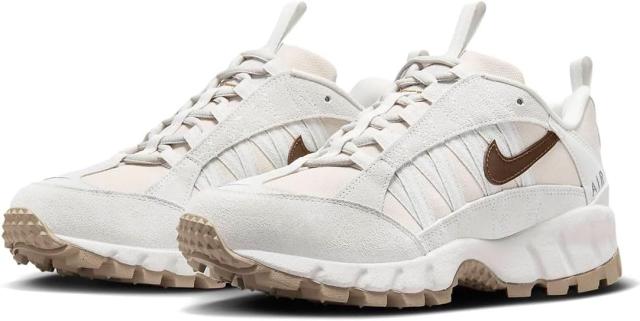 [ナイキ] エア フマラ SE [W AIR HUMARA SE] ライトオールウッドブラウン/フォトンダスト/セイル/バロックブラウン FZ3763-104 ナイキジャパン正規品