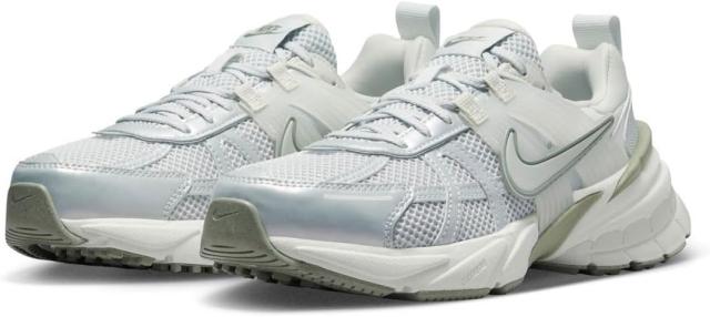 [ナイキ] V2K ラン [W V2K RUN] フォトンダスト/サミットホワイト/ライトアーミー/ライトシルバー FD0736-006