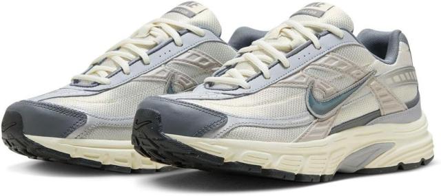 [ナイキ] イニシエーター [INITIATOR] ライトボーン/ココナッツミルク/メタリックシルバー/スモークグレー HQ1179-001