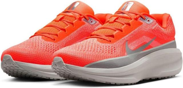 [ナイキ] エア ウィンフロー 11 プレミアム [AIR WINFLO 11 PRM] ハイパークリムゾン/シルバー/ホワイト HQ2940-800