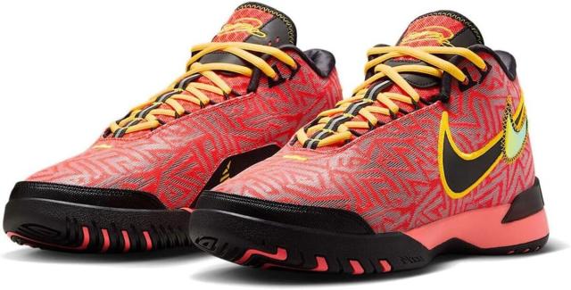 [ナイキ] レブロン NXXT ジーニサス EP [LEBRON NXXT GENISUS EP] ブライトクリムゾン/ブラック/サンダイアル/レーザーオレンジ HF0711-600