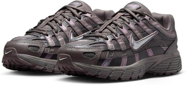 [ナイキ] P-6000 GS [J P-6000 GS] ケイブストーン/ミディアムアッシュ/フラットピューター/メタリックシルバー HV5064-200