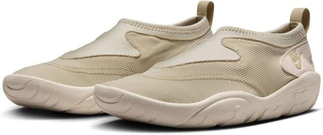 [ナイキ] アクア ターフ [W AQUA TURF] ライトオールウッドブラウン/ライトオールウッドブラウン/デザートカーキ FZ5628-100