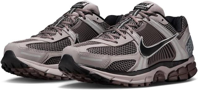 [ナイキ] ズーム ボメロ 5 [Zoom Vomero 5] カレッジグレー/ケイブストーン/メタリックシルバー/ブラック FB9149-005