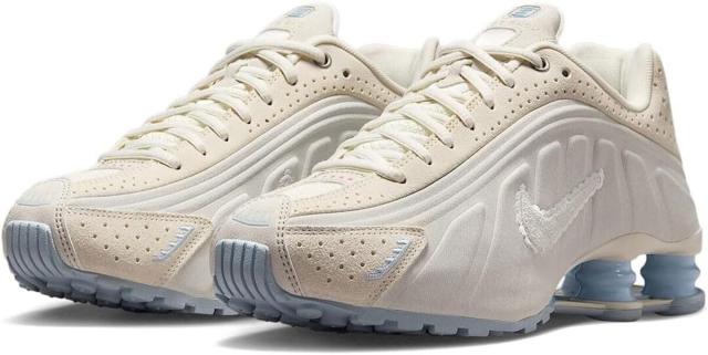 [ナイキ] ショックス R4 SE [W SHOX R4 SE] ペールアイボリー/ライトオールウッドブラウン/セレスタインブルー/セイル IH3572-110