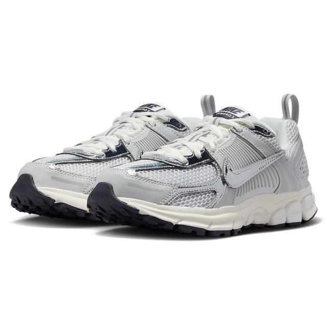 [ナイキ] ボメロ 5 [J Vomero 5] フォトンダスト/グリッドアイアン/セイル/クロム IM9467-001