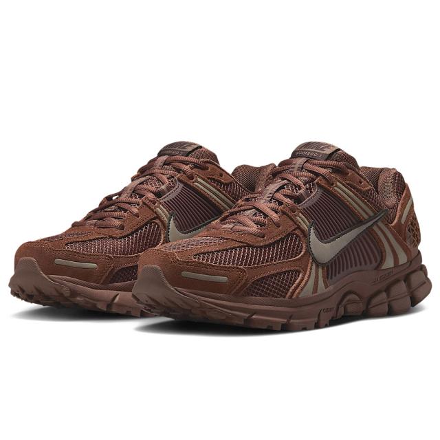 [ナイキ] ズーム ボメロ 5 [W Zoom Vomero 5] ファウナブラウン/ベルベットブラウン/ミンクブラウン HQ0458-201