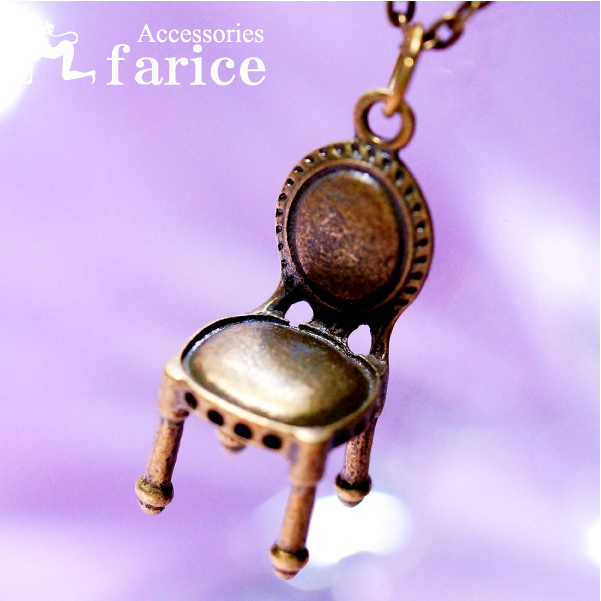 椅子(チェアー)モチーフ カット彫り装飾オーバル型バックレスト(背もたれ)デザイン レディース ペンダント ネックレスの通販はau PAY ...
