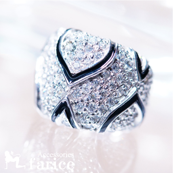 ピュアホワイトキュービックジルコニアゴージャスパヴェブラックラインアレンジジュエリーリング【14号】の通販はau PAY マーケット ...